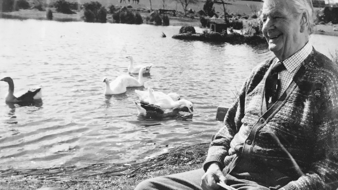 Sleachta Albert Einstein Faoi Reiligiún Albert Einstein. Nowe,