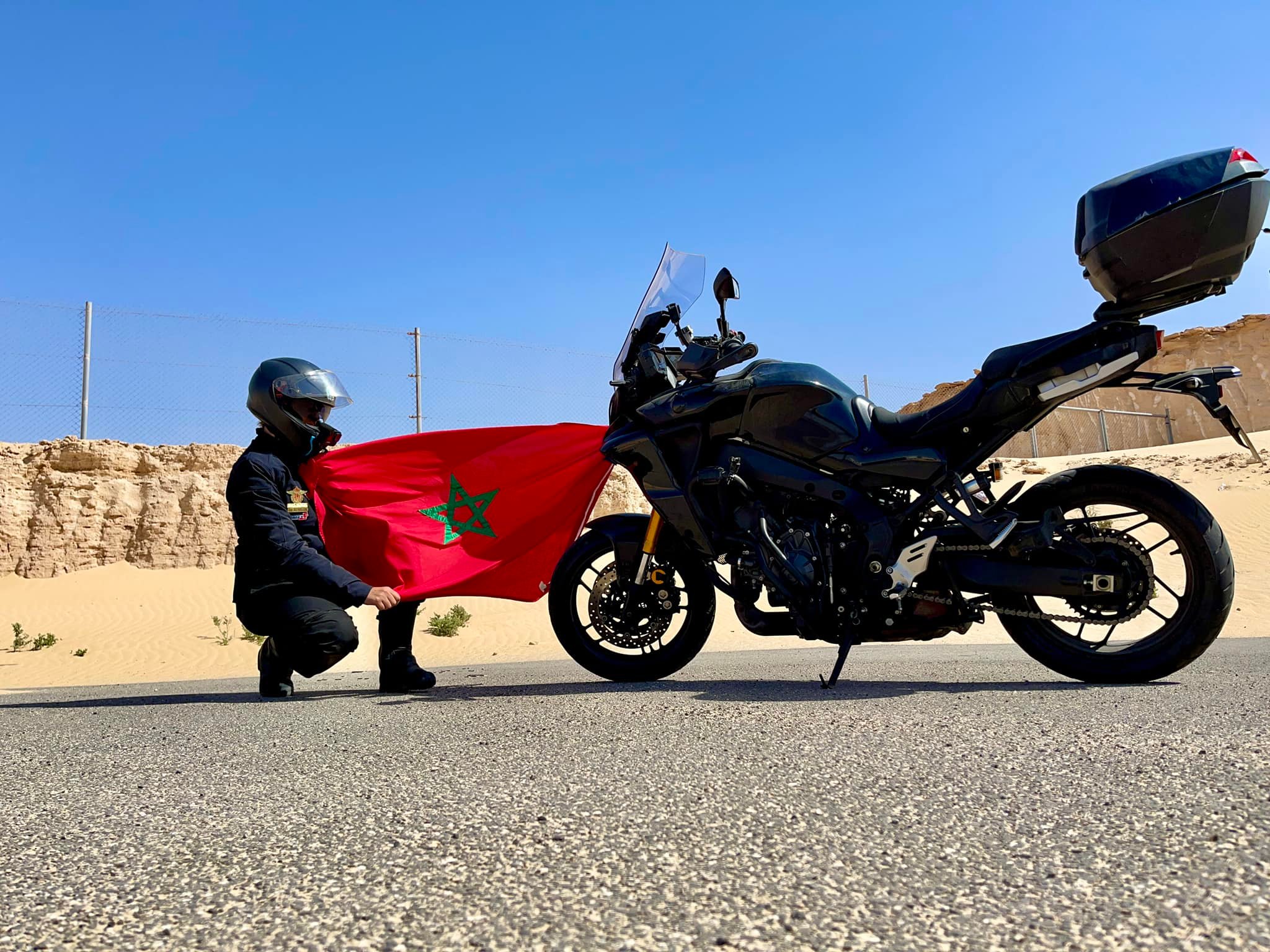 Maroc-Côte d’Ivoire en moto: la marocaine Afaf Hamdoune accueillie à Bamako | Le360 Afrique