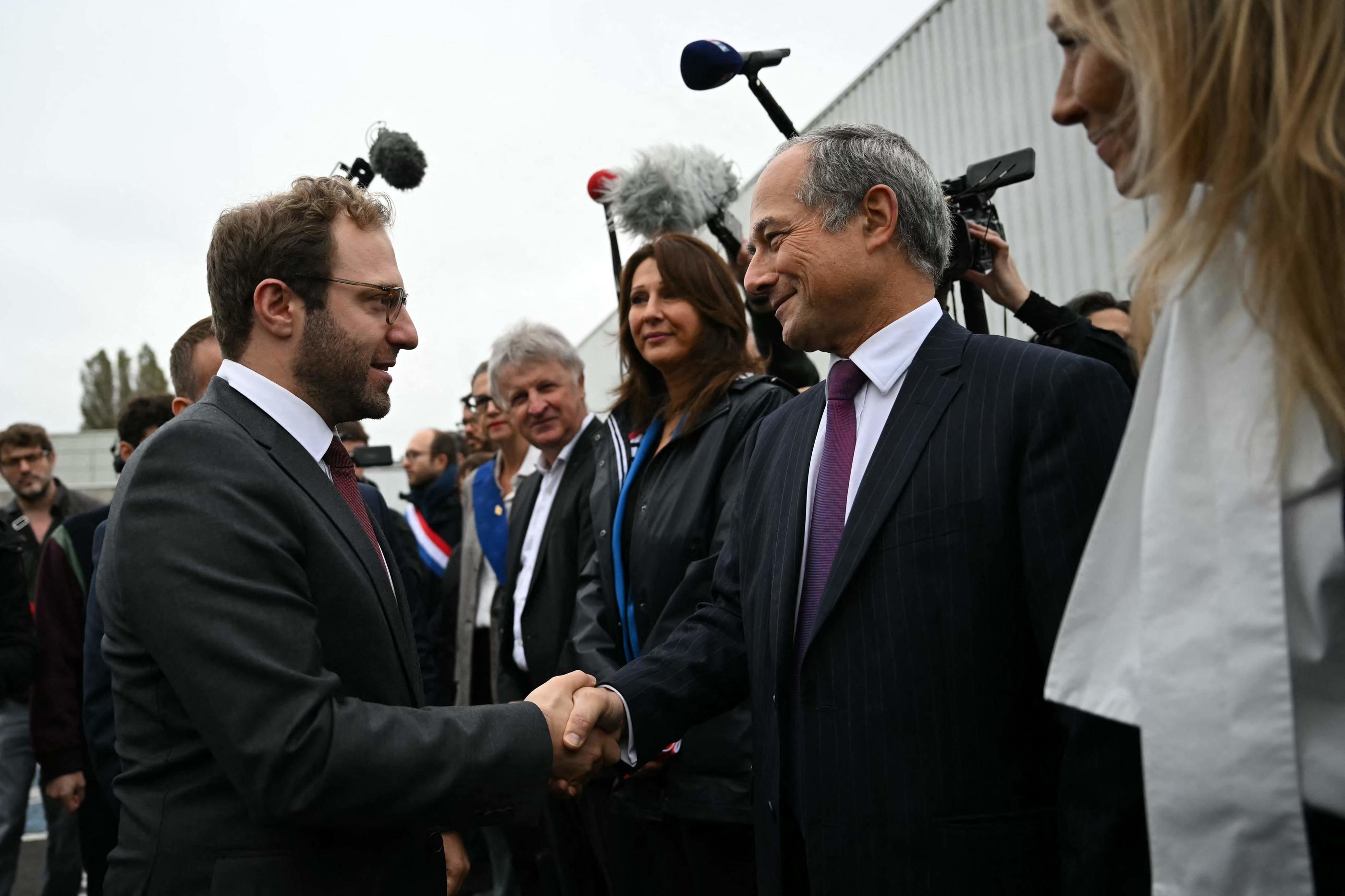 Dette : l’agence Fitch maintient la note de la France à « AA- », mais ...