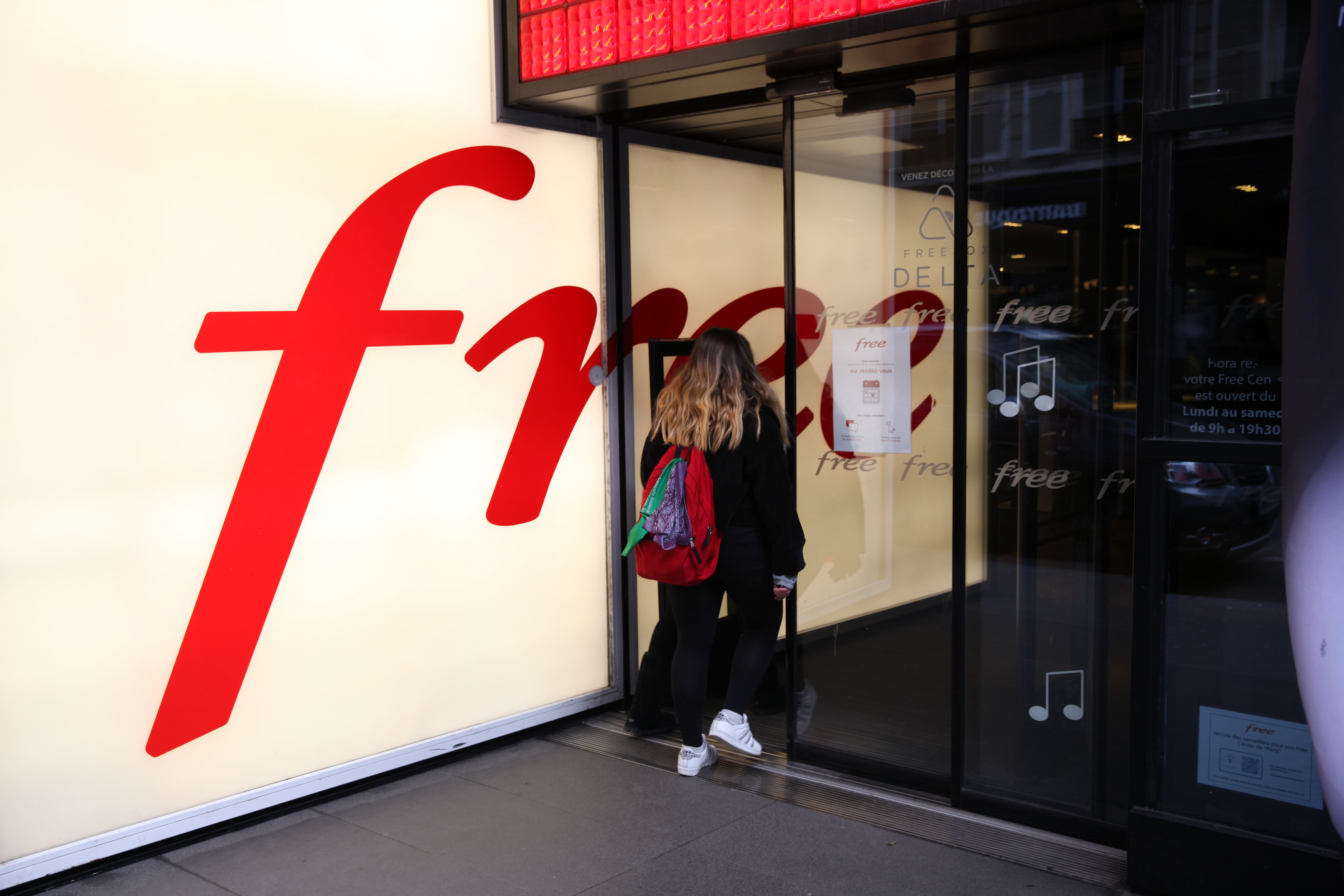 Gabriel Rochet, 16 ans, a créé un téléphone portable à fabriquer soi ...