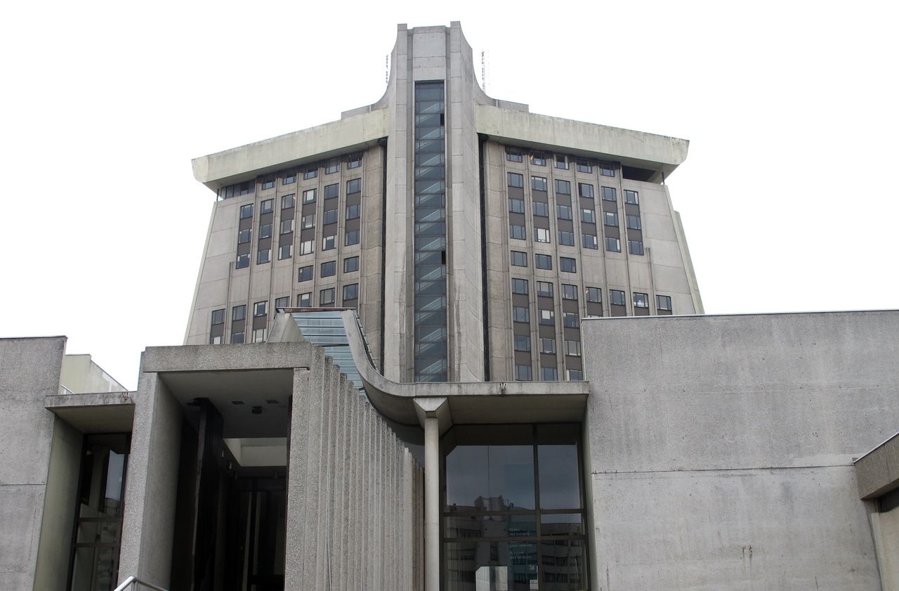 Au tribunal de Créteil, des policiers refusent de s’occuper des détenus ...