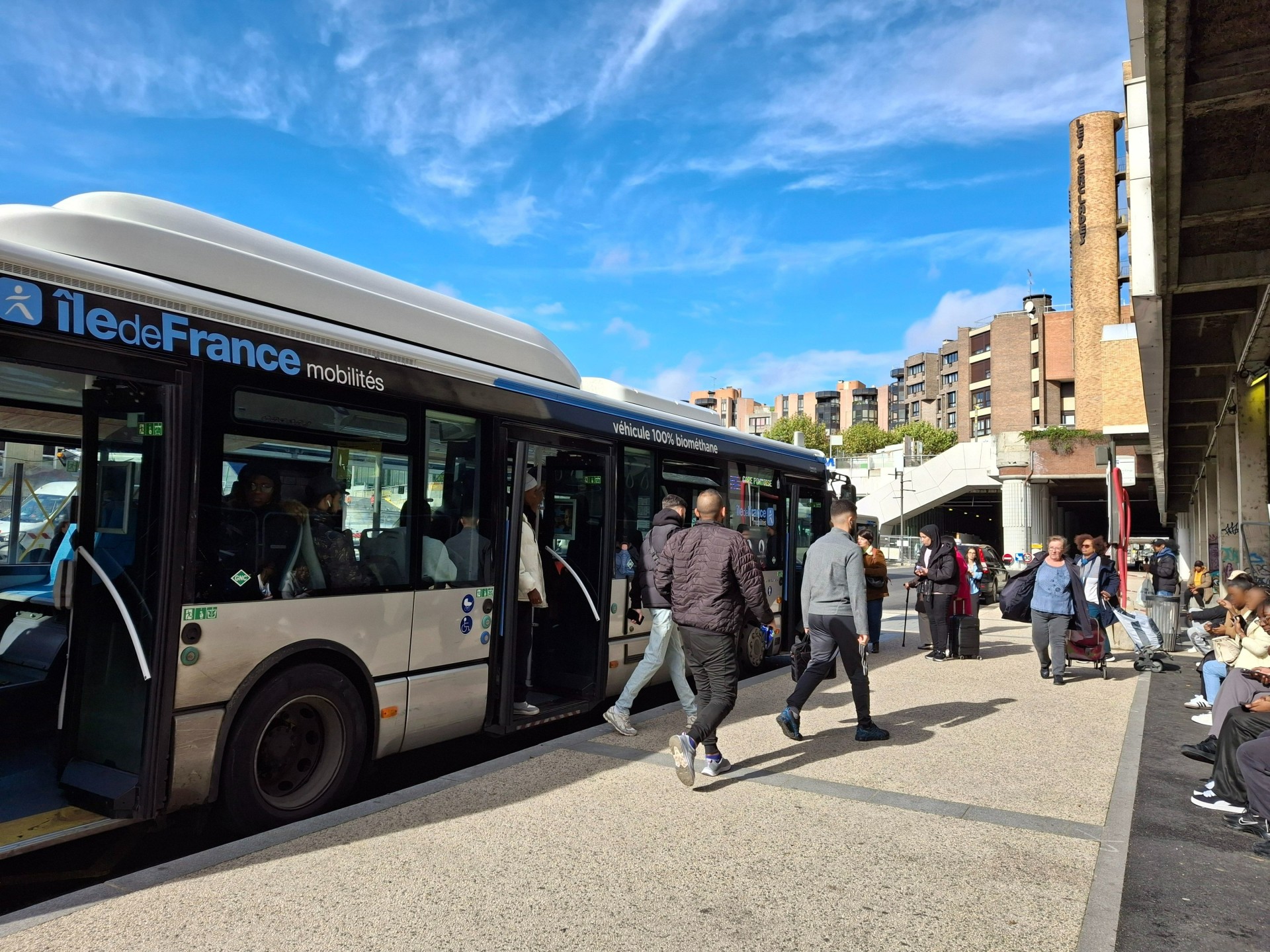 Bus vieillissants, conducteurs en surchauffe : les raisons du chaos sur ...
