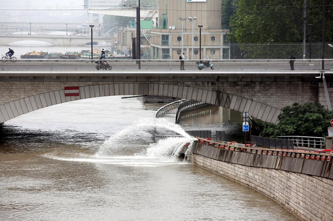 EN IMAGES. Inondations : spectaculaire opération de pompage à Paris ...