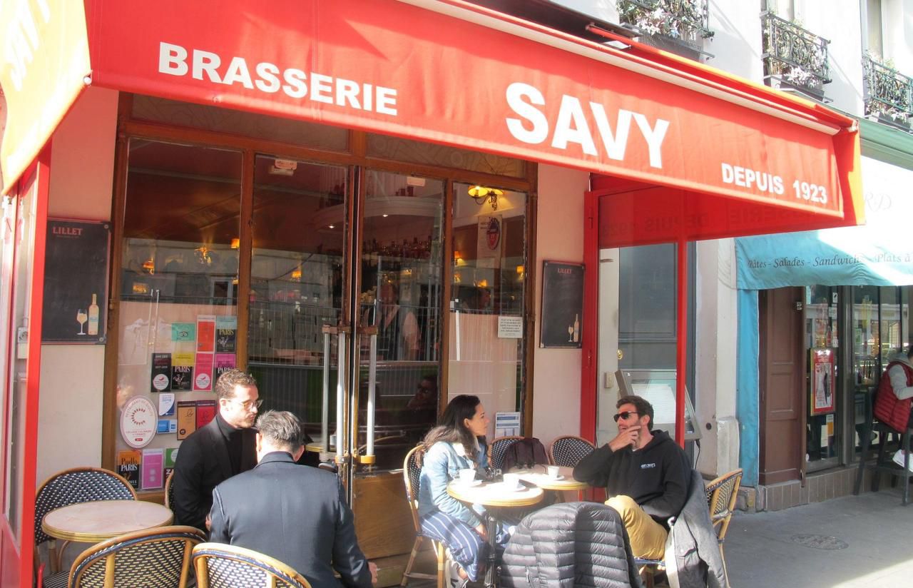 Paris : Chez Savy, la vie continue après le départ de RTL - Le Parisien