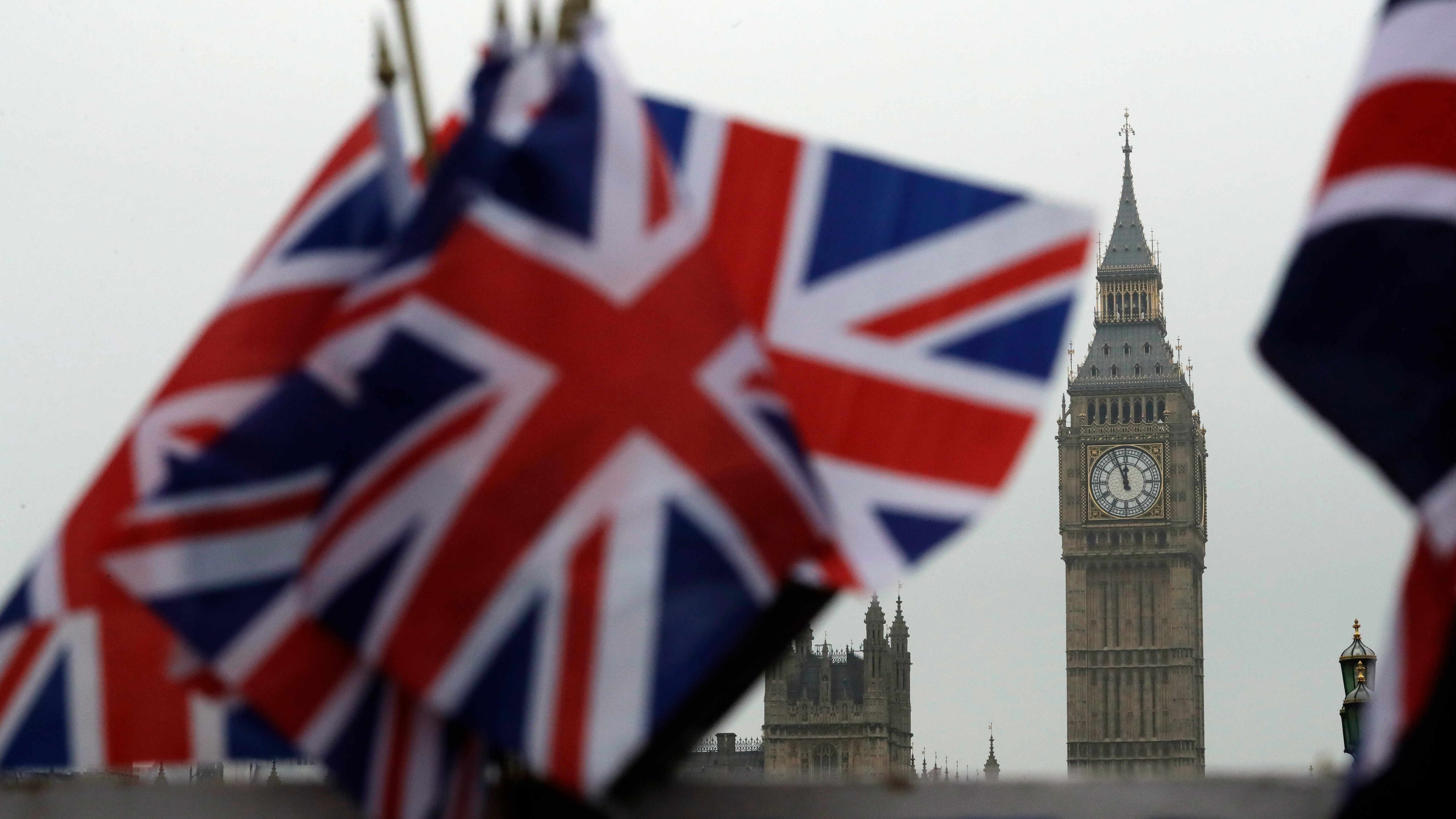 Big Ben Overzicht London: Demonstrant Klettert Auf Big Ben In London