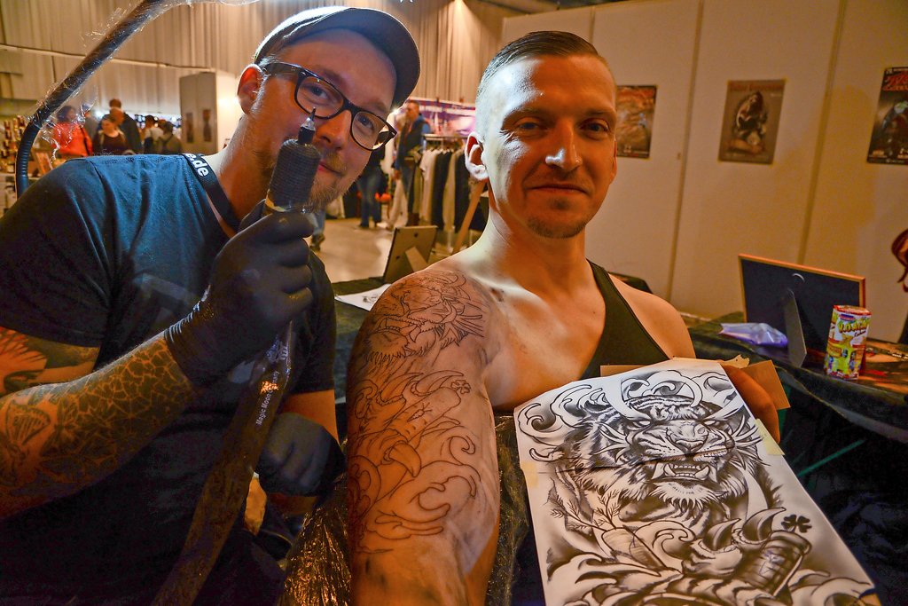 Bauen Tattoos Tattoo Messe: Der „Assi Propeller“ Ist Das Neue