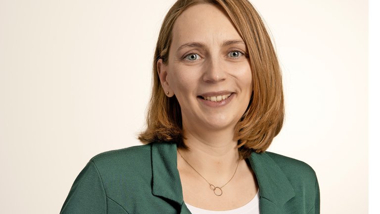 Janine Rausch's Instagram, Twitter & Facebook on IDCrawl