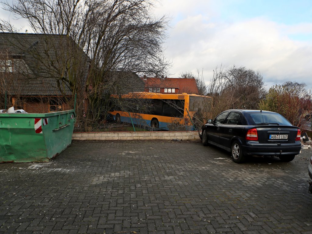 Zieleneter Neusbloeding Gif Unfall In Tappenbeck: VLG Bus Durchbricht
