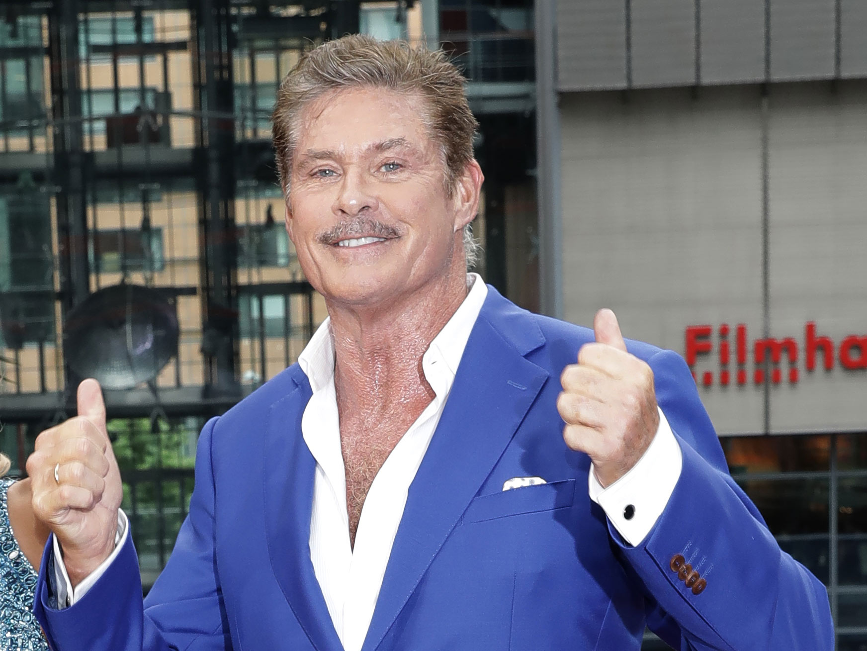 David Hasselhoff Daumen Hoch Ex "Knight Rider" Und "Baywatch" Star