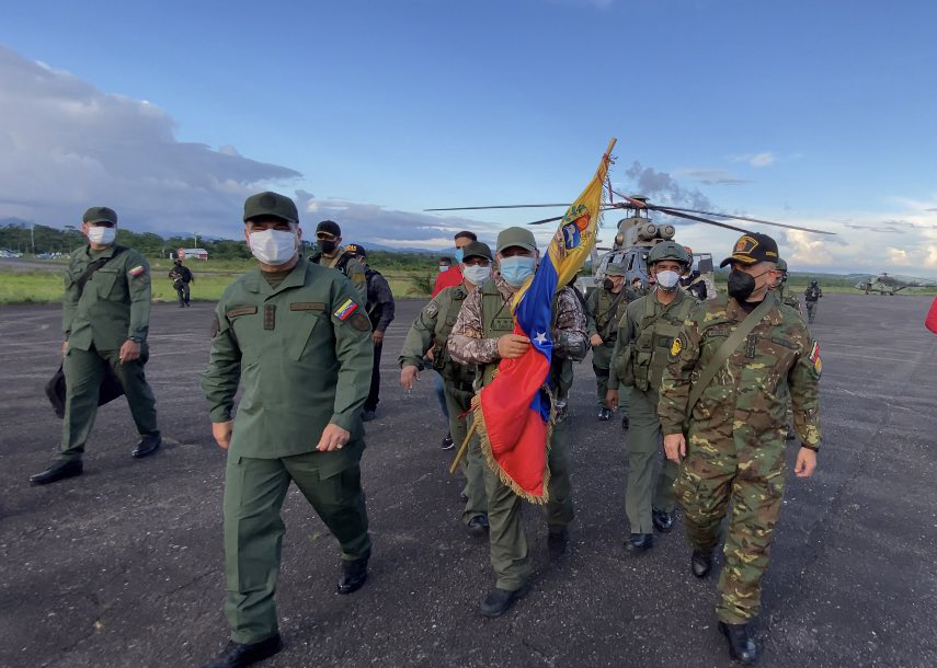 Liberados ocho militares venezolanos secuestrados por disidencias de ...