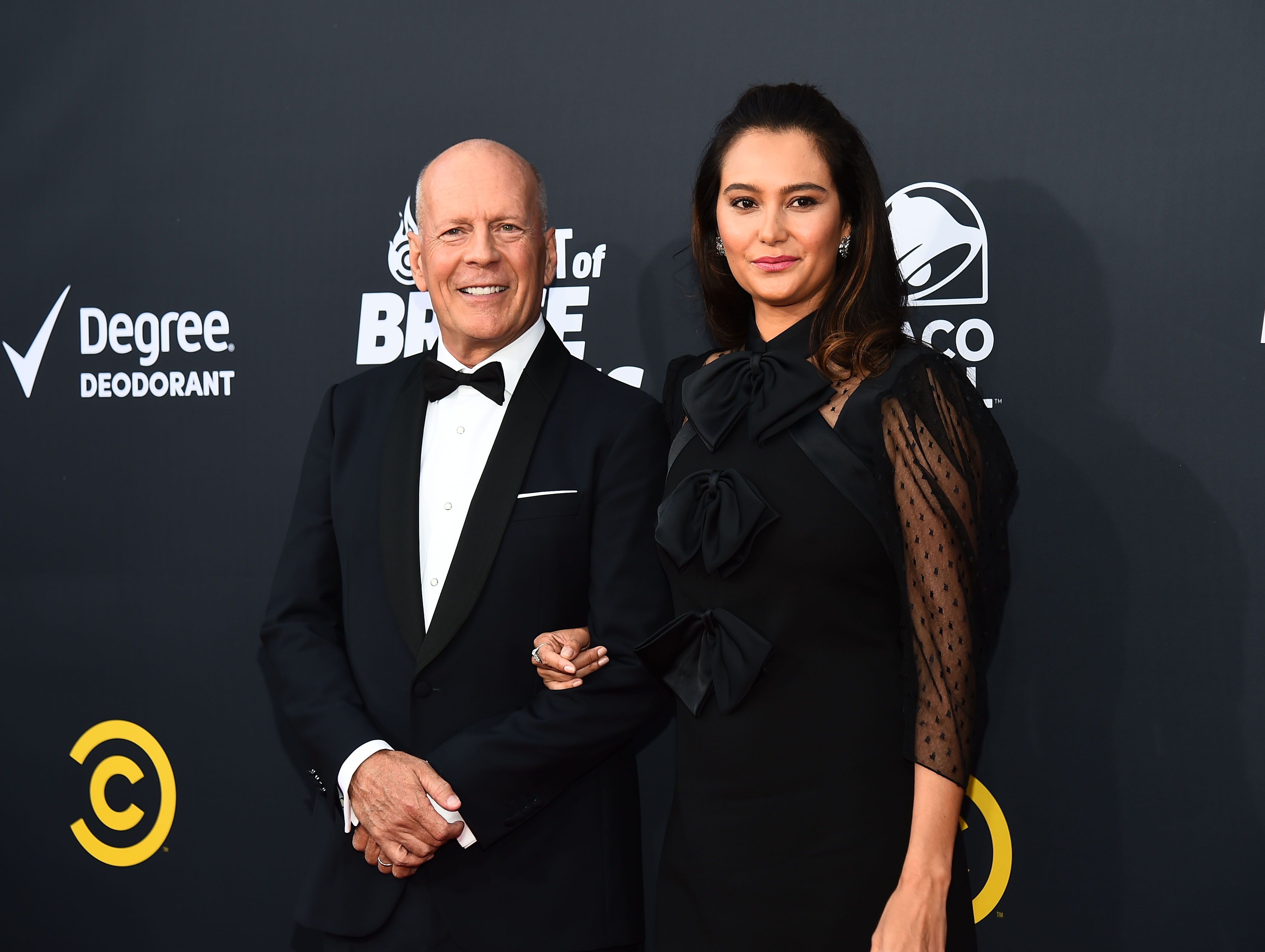 Emma Heming E Bruce Willis Si Baciano
