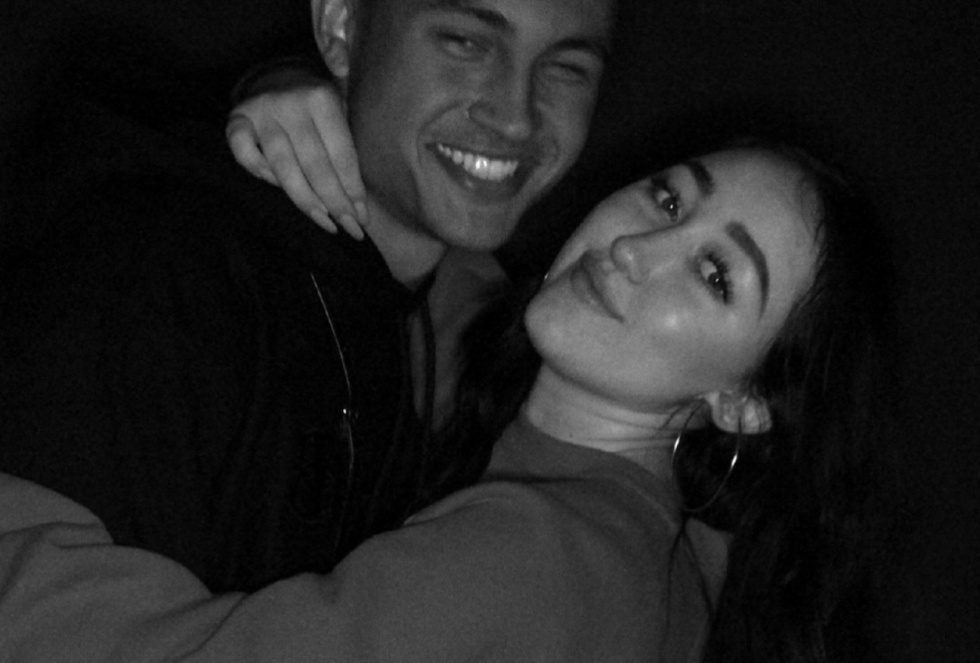 Noah Cyrus Y Su Novio Besándose Noah Cyrus Presume A Su Nuevo Novio