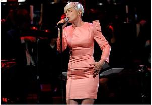 Quand Robyn reprend Björk - Magazine Qobuz